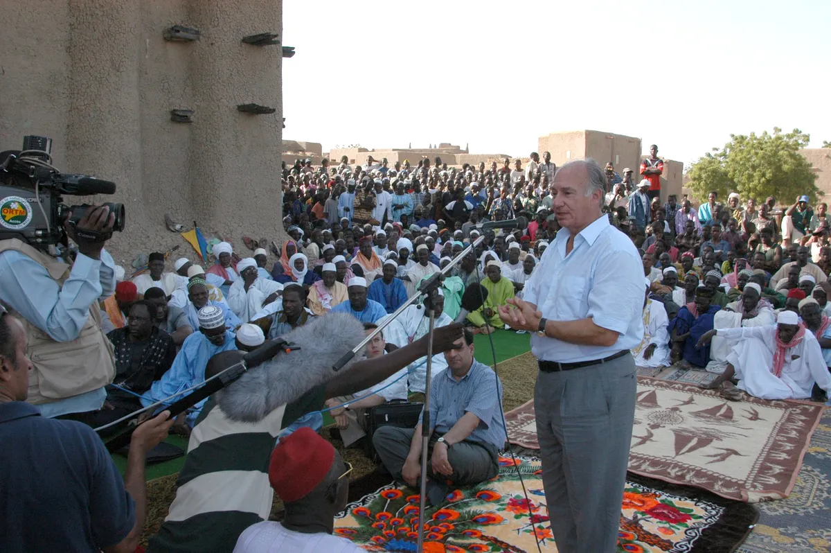 Aga Khan at the Great Mosque of Djenne - AKDN