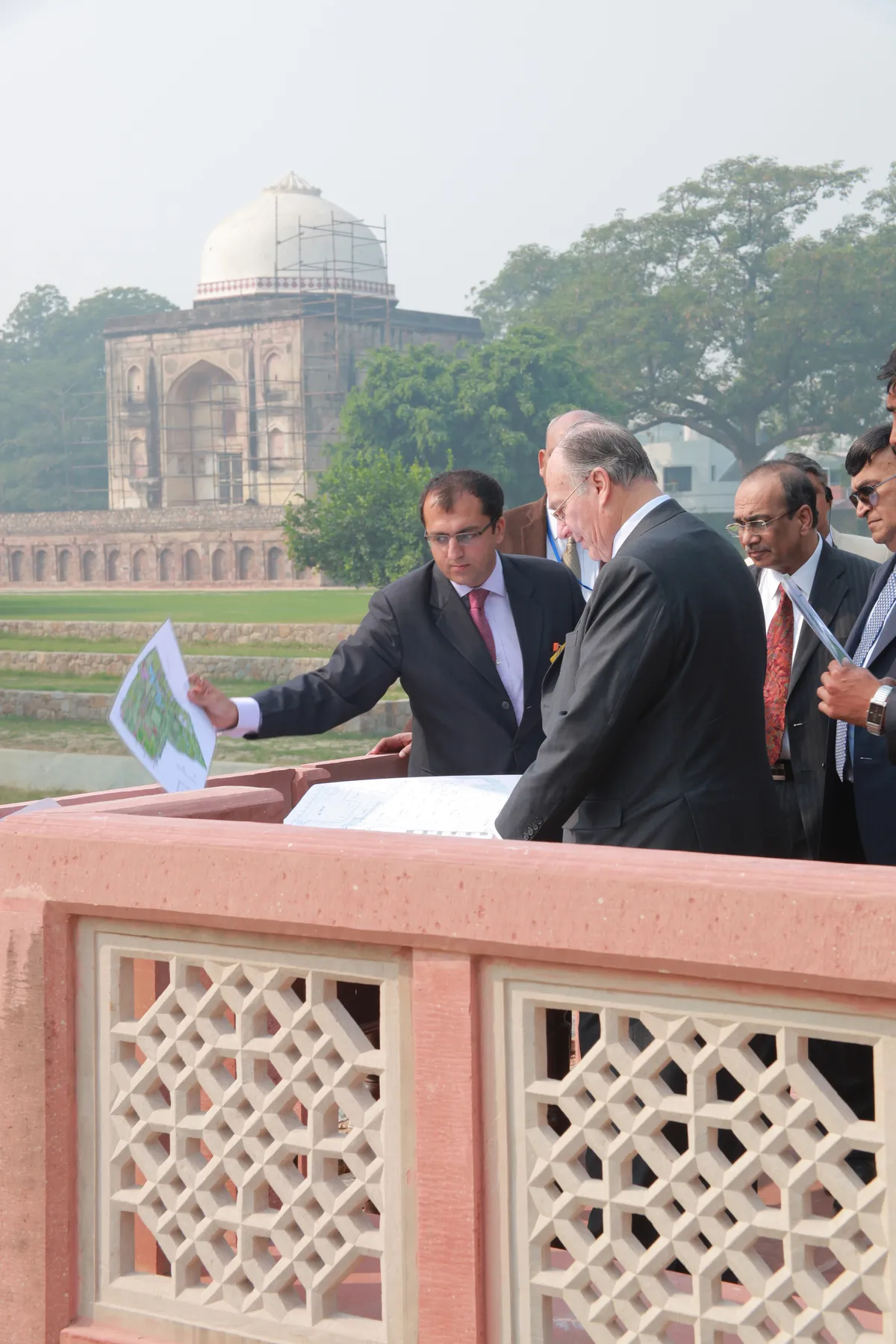 His Highness the Aga Khan tours Delhi urban renewal project