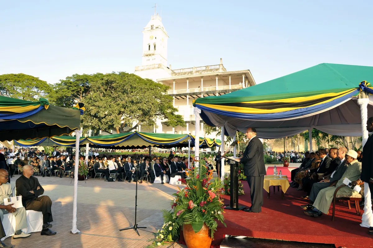 Photos of the ceremony inaugurating the restoration of Forodhani Park