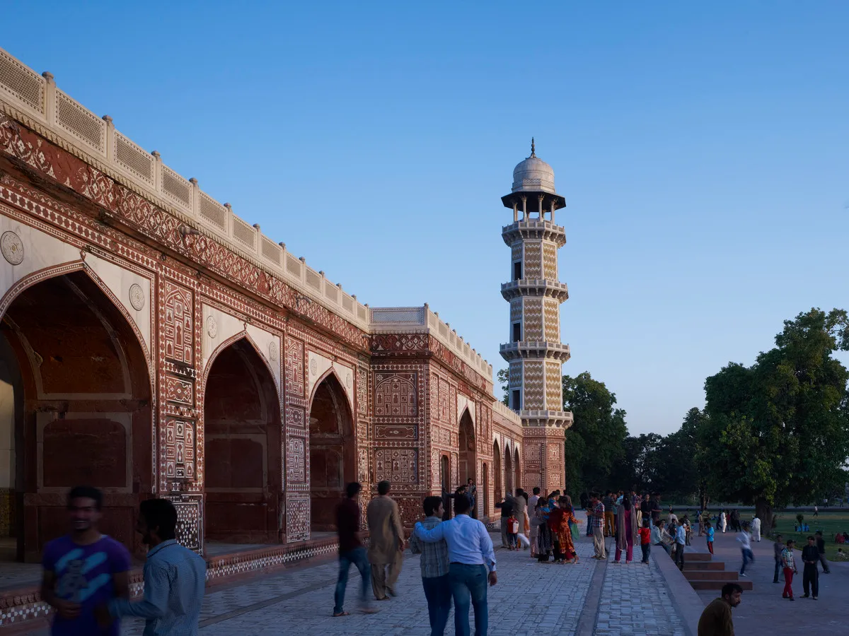 The Punjab government and the Aga Khan Trust for Culture discuss the ...