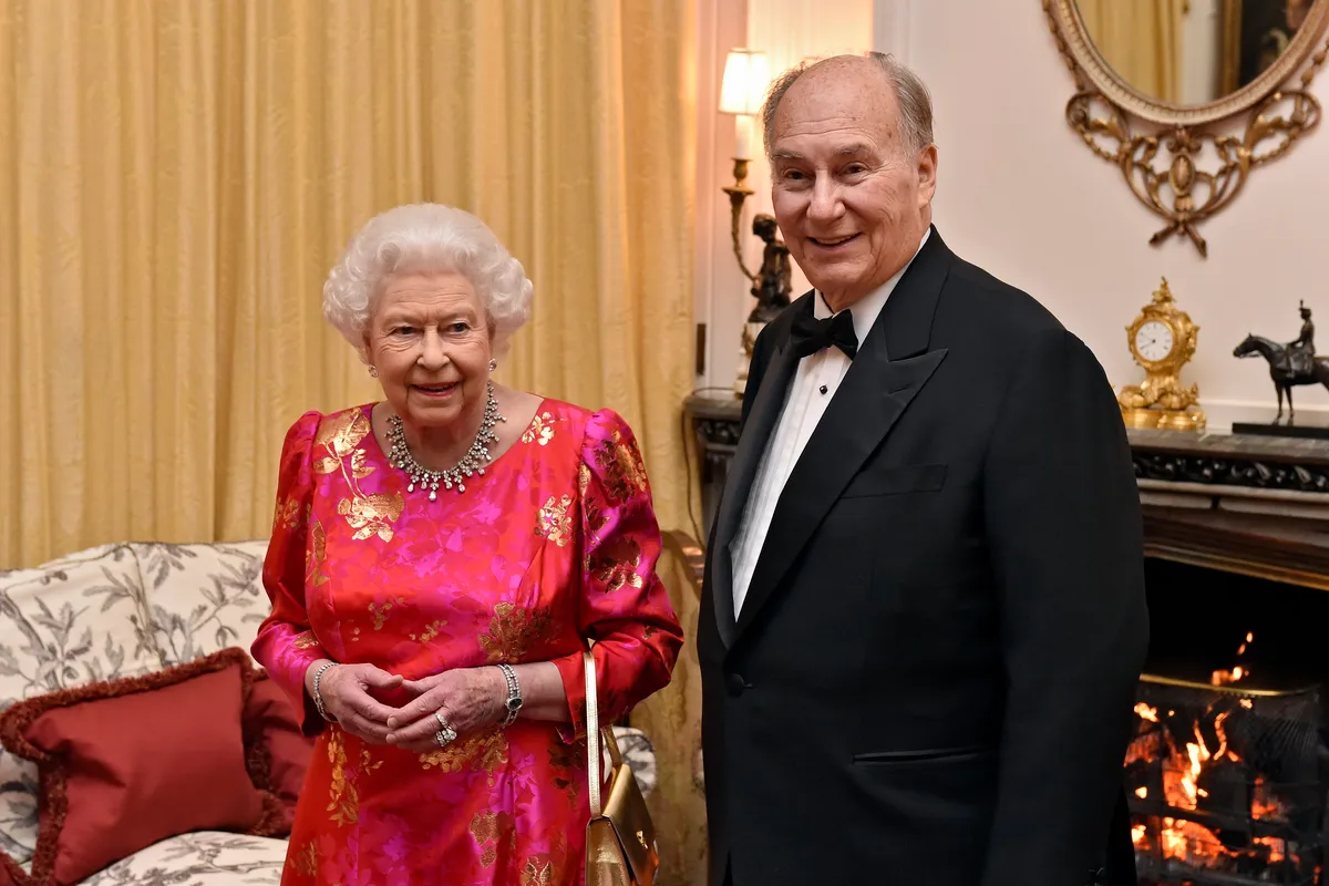 Queen Elizabeth fetes His Highness the Aga Khan on Diamond Jubilee