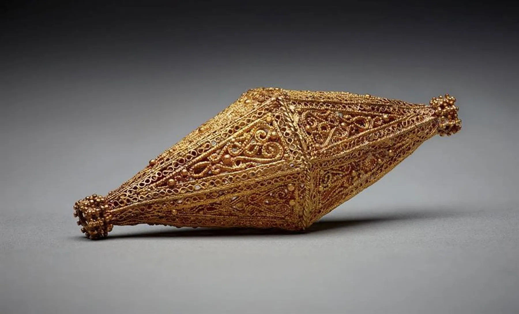 Egypt's Fatimid dynasty pieces on display - AKDN