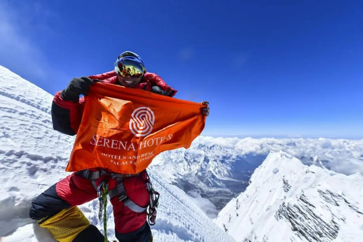 Pakistani mountaineer scales Mount Everest - AKDN